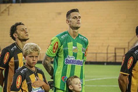 Ex Goleiro Do Vila Nova Anunciado Em Clube Rec M Promovido Para A