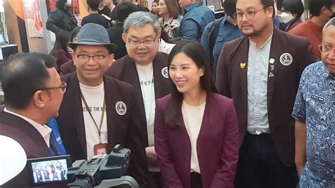 Wamenparekraf Angela Tanoesoedibjo Tinjau Pameran Artxplosion Di