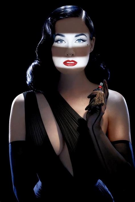 Những ảnh sexy nhất của vũ nữ thoát y số 1 thế giới Dita Von Teese