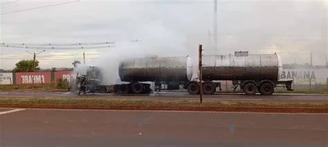 Carreta carregada óleo vegetal pega fogo na BR 163 Antena 67
