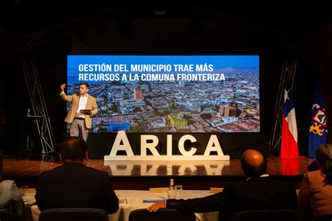 Con énfasis en que Arica es una ciudad Frontera alcalde Espíndola