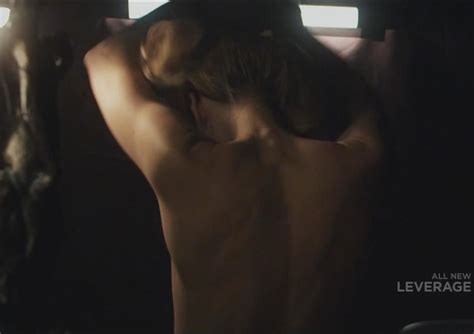 Nackte Beth Riesgraf In Leverage