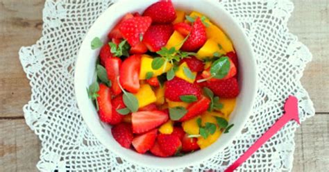 Salade De Mangues Et De Fraises Au Basilic Petites Feuilles Recette