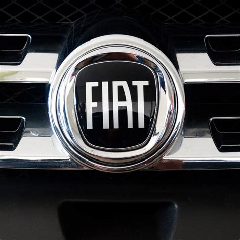 Kit 2 Adesivos Emblema Fiat Argo Preto