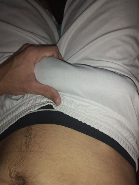De Olho Na Mala Novinho De Pau Duro Homens Pelados BR