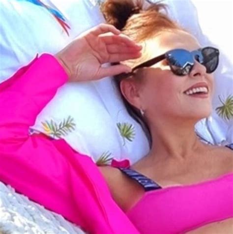 60lık Barbie bebek Aydan Şener fit hali ile yıllara meydan okuyor