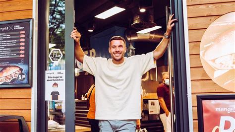 Zdjęcie 4 Lukas Podolski otwiera pierwszy bar z kebabem w Polsce
