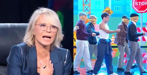 Tu Si Que Vales La Proposta Di Maria De Filippi A Un Gruppo Di