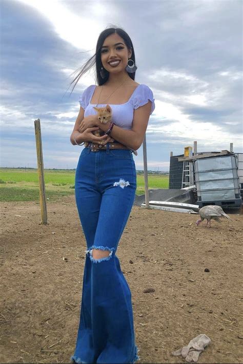 Pin By Geraldine Valerio On Outfits Latina Fashion Outfits