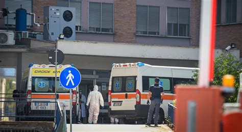 Bambino Di 2 Anni Travolto E Ucciso Da Un Auto Sotto Gli Occhi Della