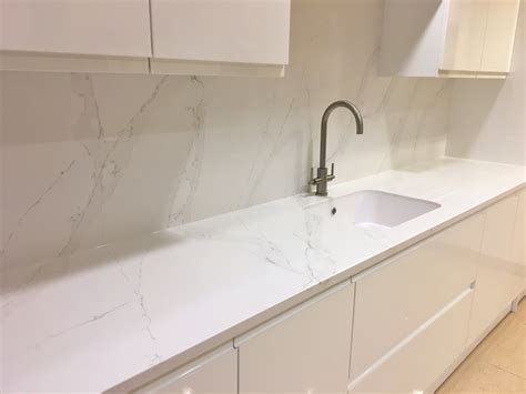 Eternal Calacatta Gold Kvarts Av Silestone Andrews Granite