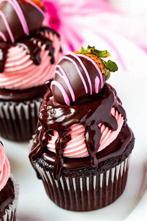 Chocolate Covered Strawberry Cupcakes Recipe Queenslee Appétit