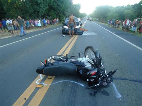 Colis O Frontal Entre Carro E Moto Deixa V Tima Fatal Na Br