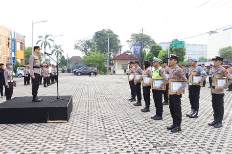Sembilan Personel Polresta Pangkalpinang Mendapatkan Penghargaan Quick