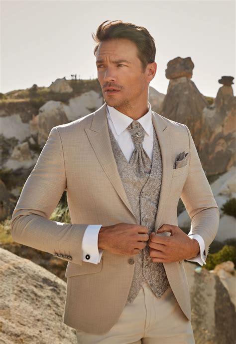 Costume brodé beige en lin 3 pieces pour marié mariage Nice 06