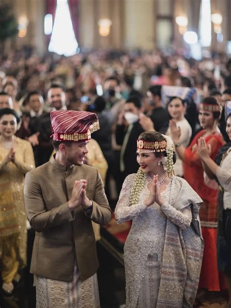 Mengenal Urutan Rangkaian Prosesi Pernikahan Jessica Mila Yang Kental