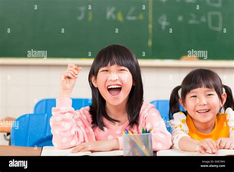 Petites Filles Asiatiques Banque De Photographies Et Dimages Haute