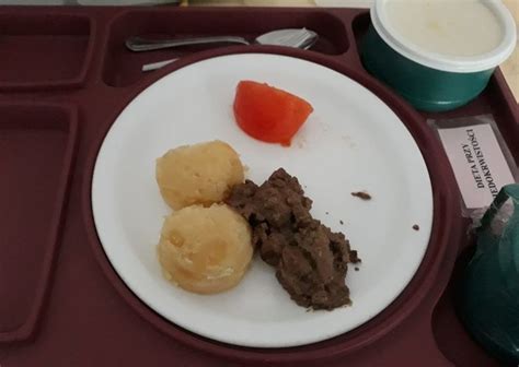 Posiłki w szpitalach Zobacz jak karmią pacjentów Czasem na bogato a