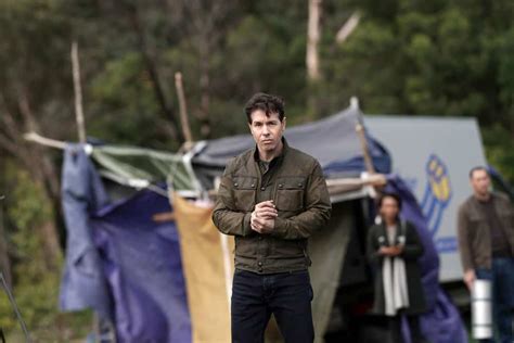 LA BREA Season 2 Episode 3 Photos The Great Escape Seat42F