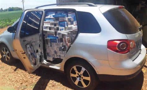 Homem Pula De Carro Em Movimento 20 Mil Carteiras De Cigarro Para