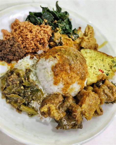 12 Rekomendasi Rumah Makan Padang Paling Enak Di Jakarta