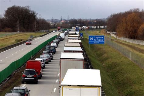 Zakorkowana autostrada A4 w kierunku Wrocławia Powstały aż trzy zatory