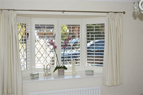 How to dress a Bay Window with shutters Romántico Dorset de The