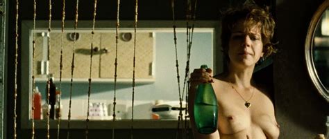Watch Online Leandra Leal O Lobo Atras Da Porta 2013 HD 1080p