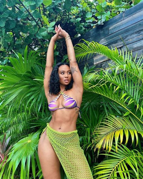 5 Hot Sexy Donna Kelce Bikini Pics