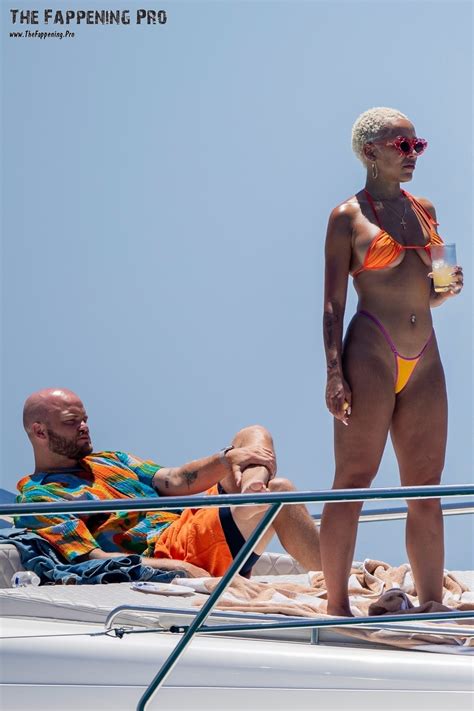 Doja Cat Exposed Her Huge Ass And Tits On The Boat 12 Photos The Fappening