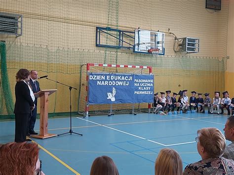 Pasowanie na ucznia w Szkole Podstawowej im Polskich Olimpijczyków w