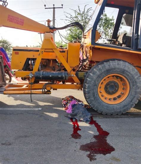 हइडर करन न वदध क कचल मक पर दम टट Hydra crane crushed