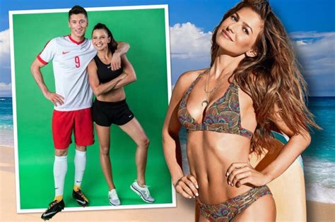 9 Hot Sexy Anna Lewandowska Bikini Pics