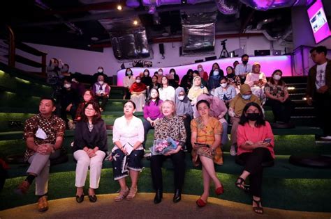 Kaum Wanita Punya Peran Penting Dalam Merancang Generasi Mendatang