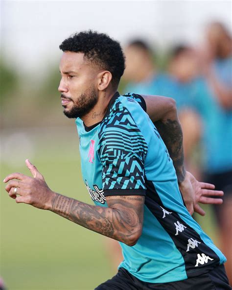 Jair tem lesão leve na coxa e desfalca o Vasco contra o Botafogo