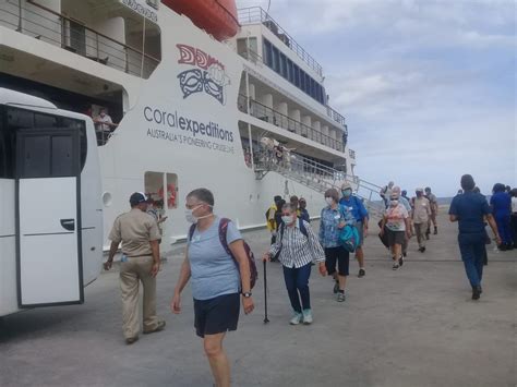 Kapal Pesiar Wisatawan Milik Australia Sandar Di Pelabuhan Ipi Ende