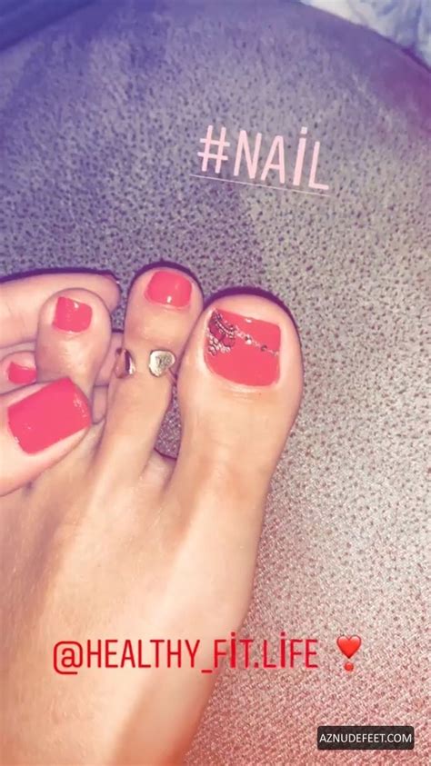 Nazli Kayaaslan Feet Aznudefeet