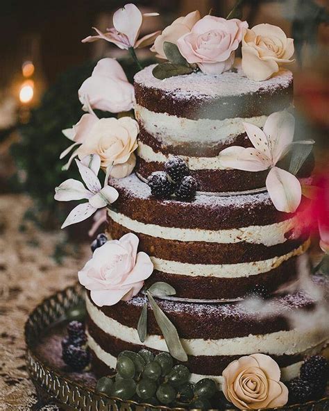 Boho Weddings on Instagram Inspiração de Naked Cake lindo bohochic