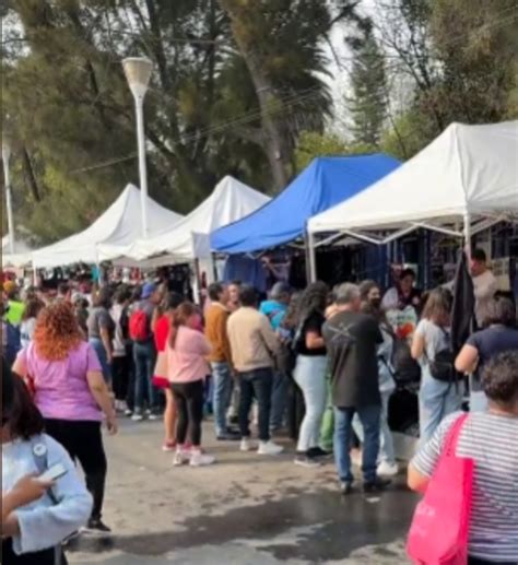 Playeras de conciertos y más terminan en este tianguis en la CDMX te