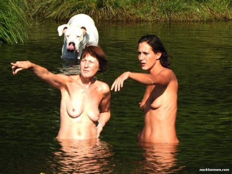 Freikörperkultur hüllenlos baden FKK Bilder und Fotos