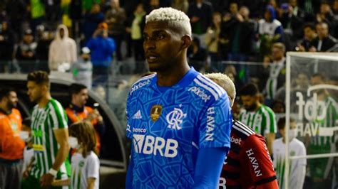 Corinthians prepara anúncio de Hugo Souza goleiro do Flamengo