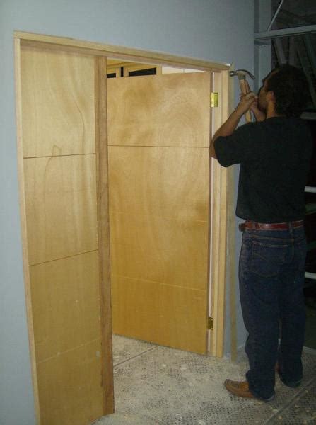 Foto Fabricación y Colocación de Puerta de Madera de Servicios