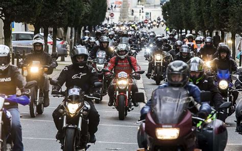 Les images de limpressionnante manifestation des motards en colère