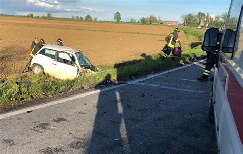 Violento Incidente Frontale All Imbocco Della Strada Per Il Ponte Di
