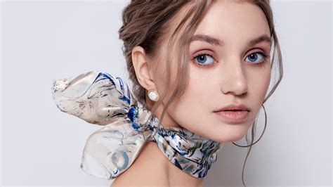 15 Ways To Style An Effortlessly Chic Silk Scarf