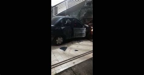 Motorista Sem CNH Perde Controle De Carro E Invade Casa No Centro De