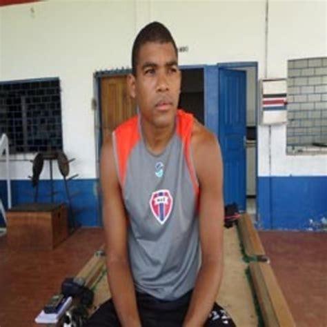 Zagueiro é apresentando como novo reforço do Maranhão Atlético