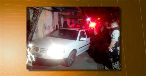 G Homem Morto A Tiros Por Dupla Em Moto Enquanto Dirigia Na