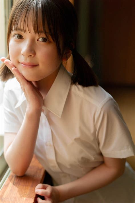 画像B L T SUMMER CANDY 2024撮影細居幸次郎乃木坂46 冨里奈央どこか切ない表情で見つめる B