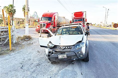 Estrella vehículo contra tráiler Zócalo